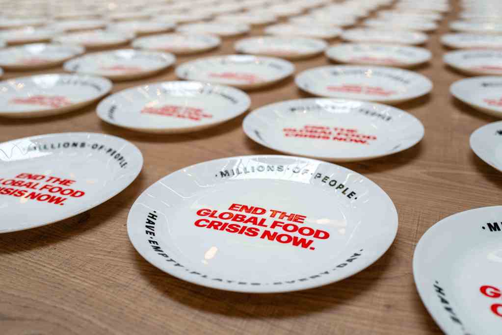 Empty plates campaign at Kings Cross | World Vision UK